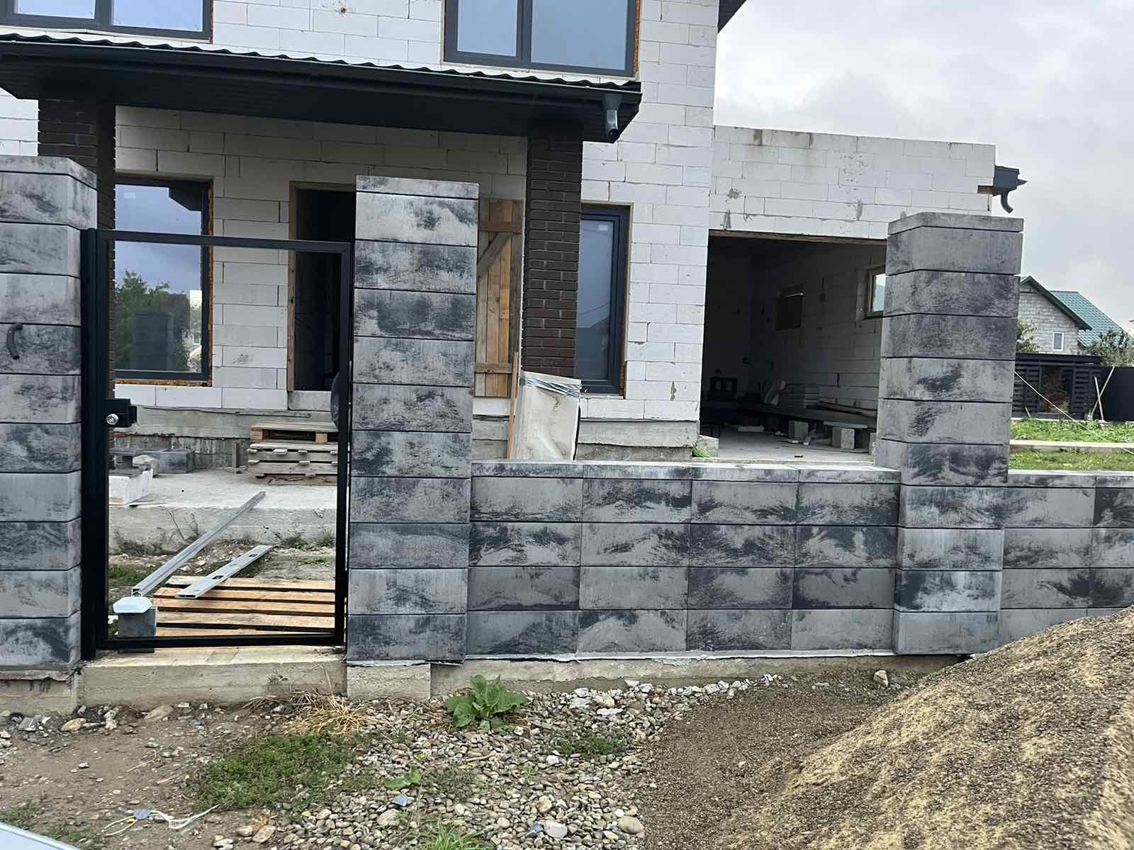 Блок модульний: Блок на паркан модульний стовпчиковий Онікс